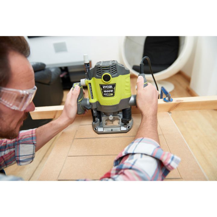 Ryobi overfræser RRT1600-K 1600W | BAUHAUS